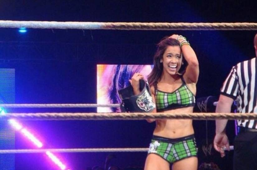 aj lee header