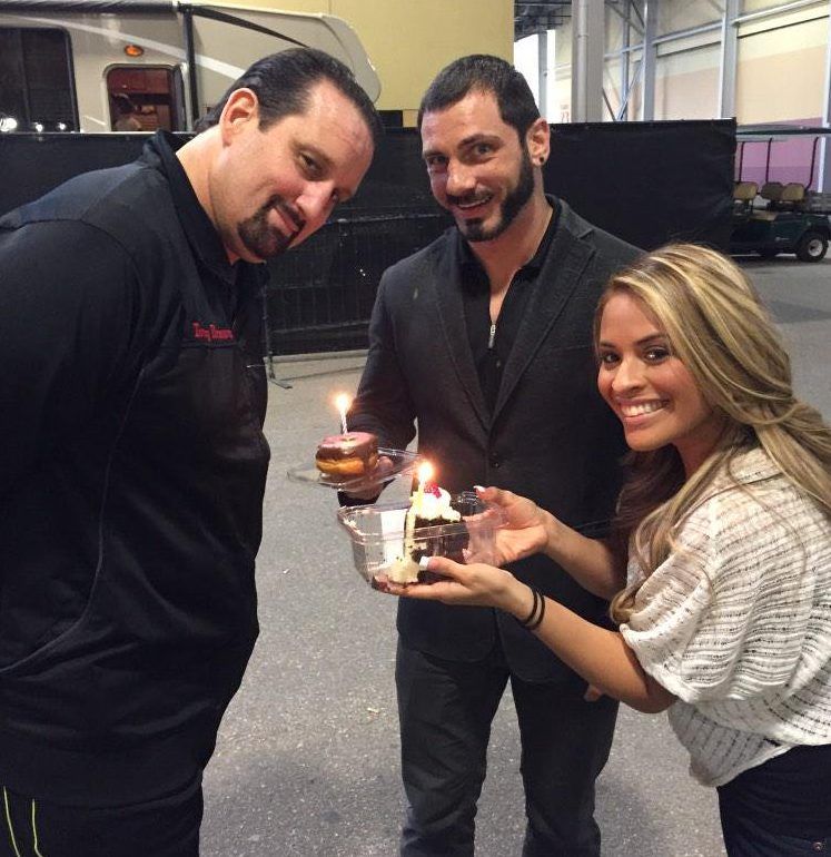 15 Awesome Pictures Of Wwe Stars Hanging Out Backstage