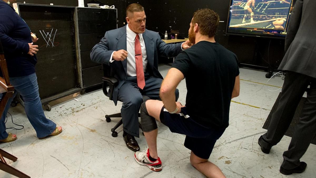 15 Awesome Pictures Of Wwe Stars Hanging Out Backstage