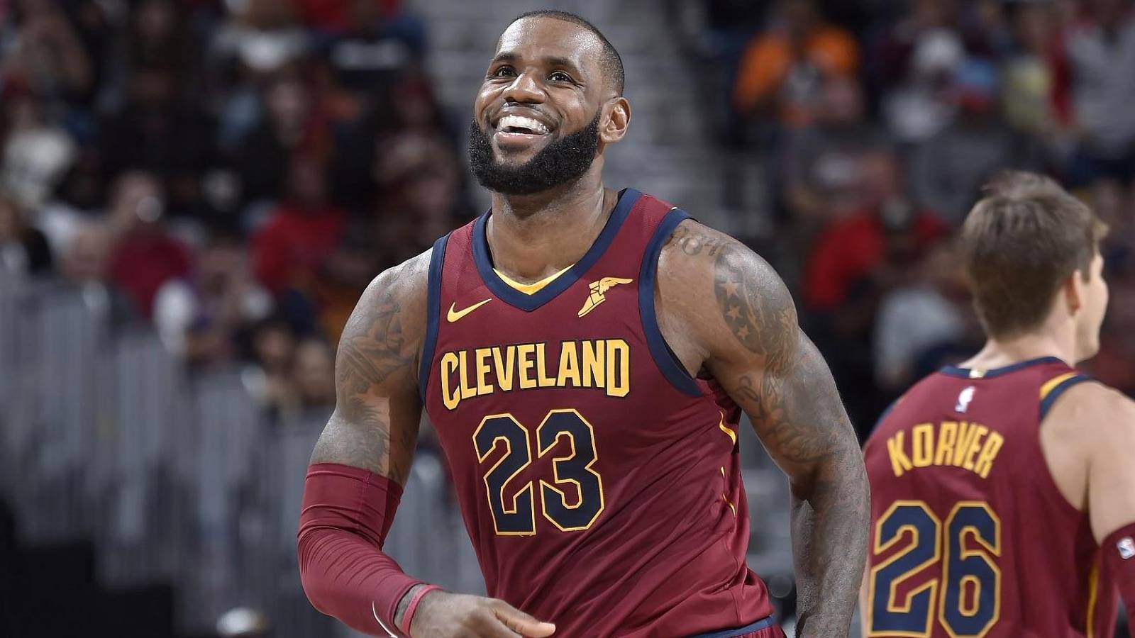 LeBron James Does Push-Ups With 'Broken Hand' [Video]