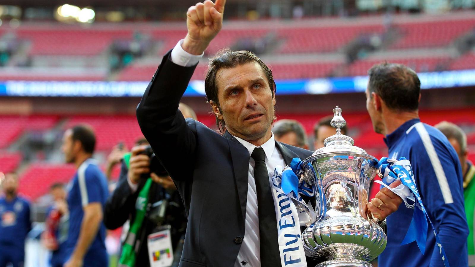 Chelsea To Sack Manager Antonio Conte, Maurizio Sarri Prepares To Take Over