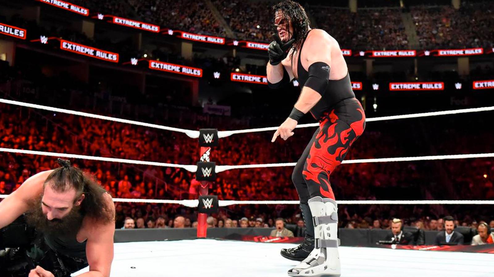 Kane's Extreme Rules 2018 Backstage Attack Hid Real-Life Injury