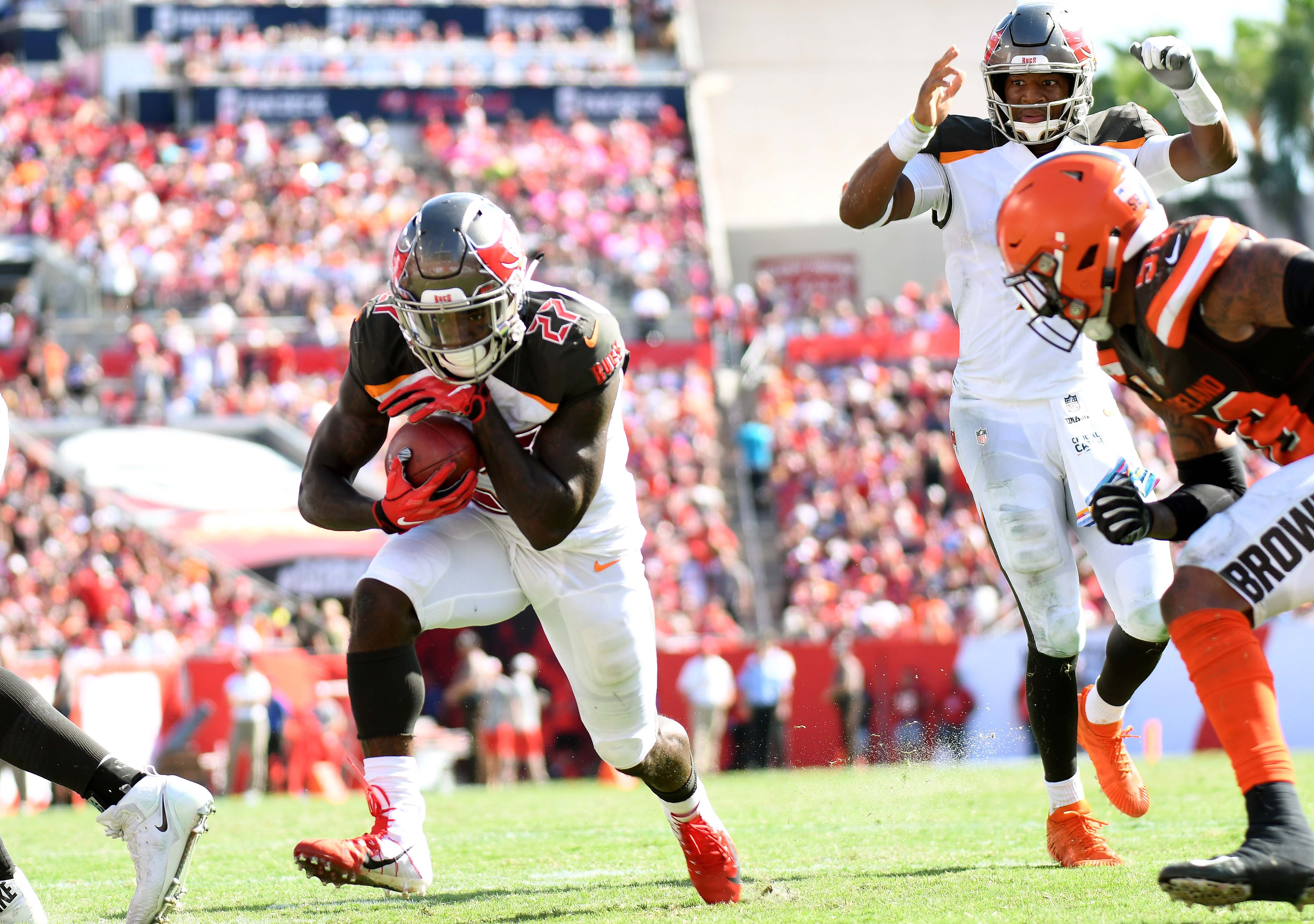 10 NFL Running Backs Who Should Be Cut From Their Teams