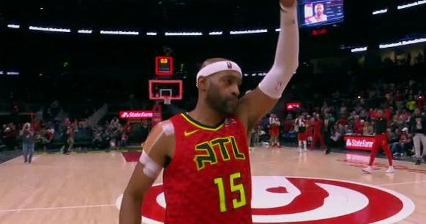 Vince Carter Reaches 25k Points Against The Toronto Raptors, His Old Team