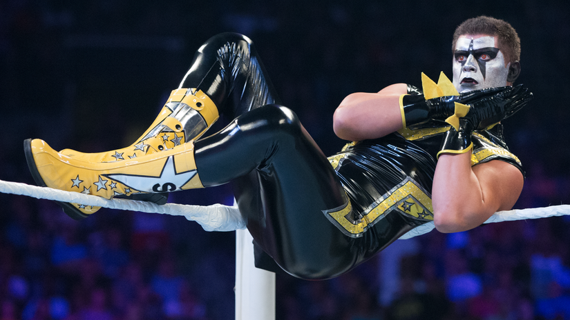 10 Wrestlers Who Once Wore A Mask (And 10 Who Wore Paint)