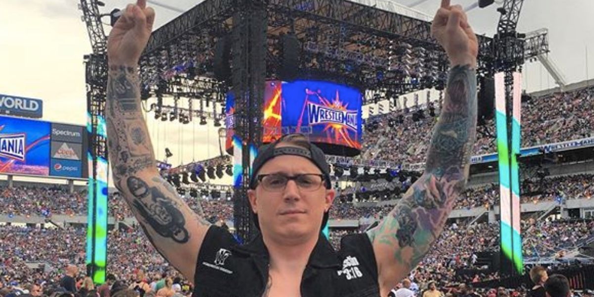 10 Bizarre Types Of Wrestling Fans You’ll Meet At WrestleMania