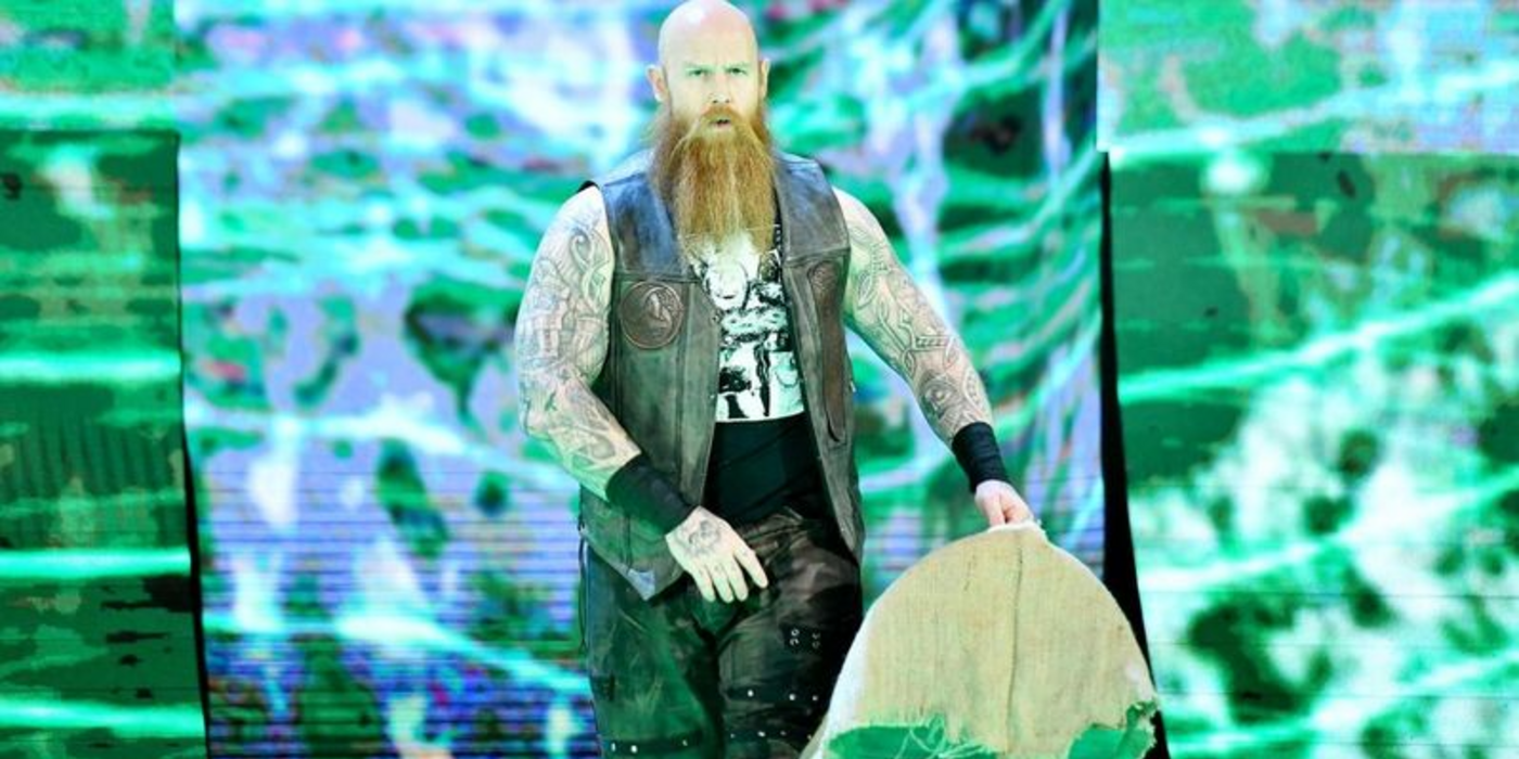 10 Dumbest Props Wrestlers Used As Part Of Their Gimmick