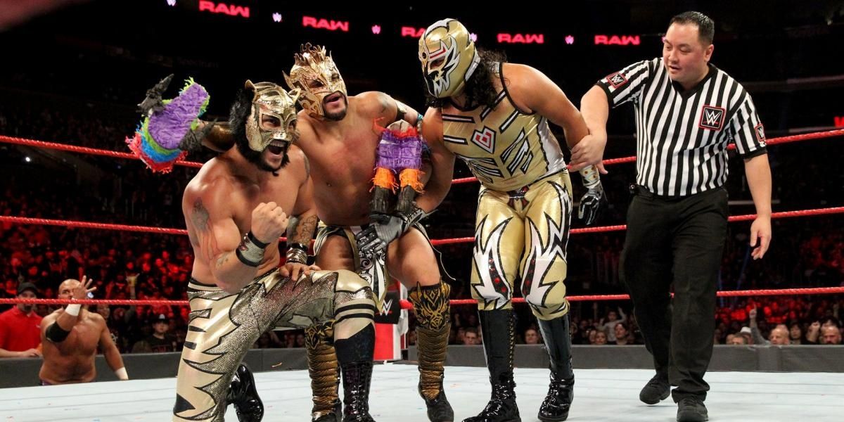 10 Dumbest Props Wrestlers Used As Part Of Their Gimmick