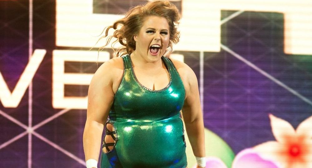 5 Female Wrestlers In WWE With Eye-Catching Physiques (& 5 That Look ...