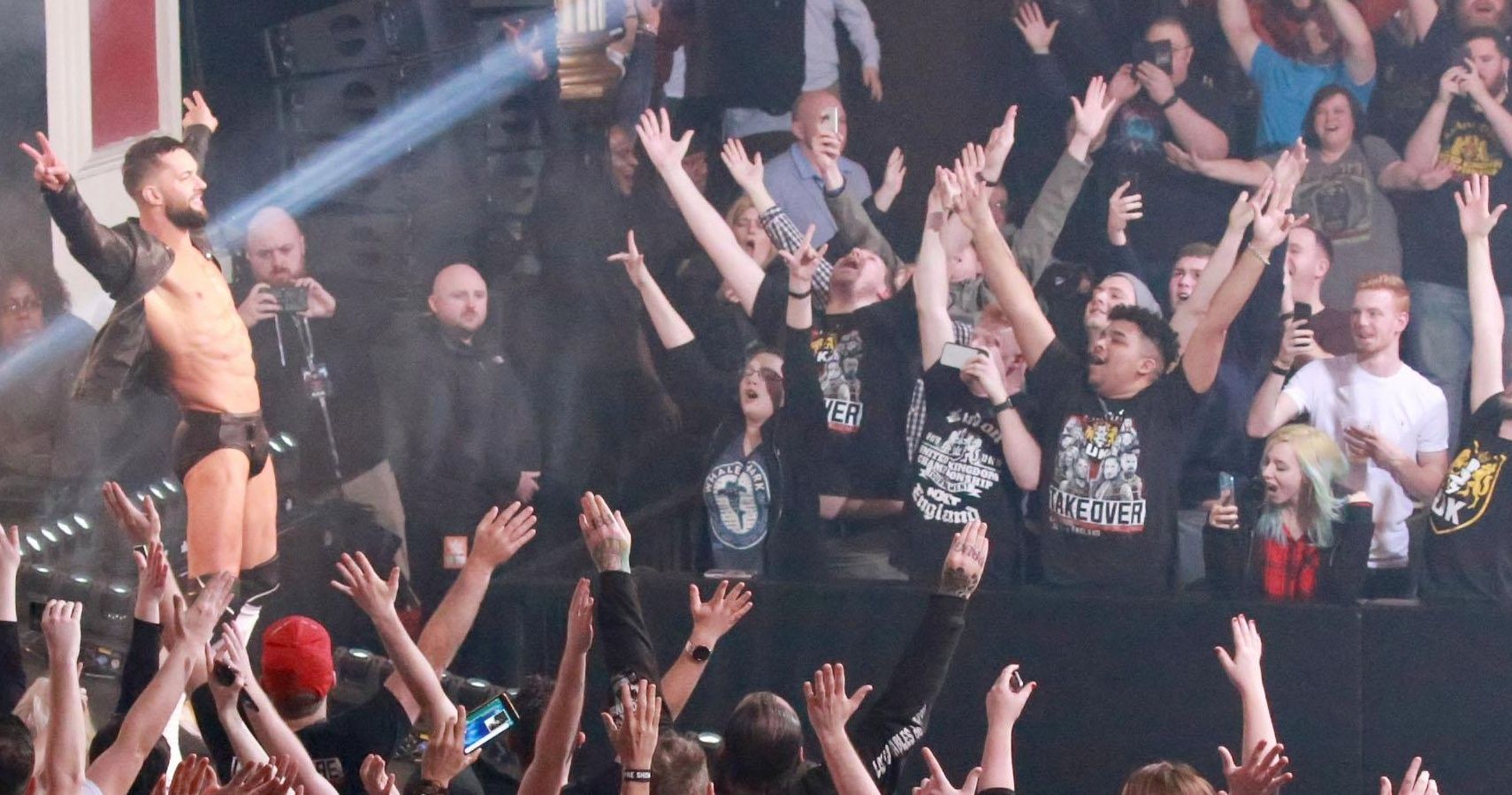 5 Things Everyone Hates About WWE Fans (& 5 Things They Hate About AEW ...