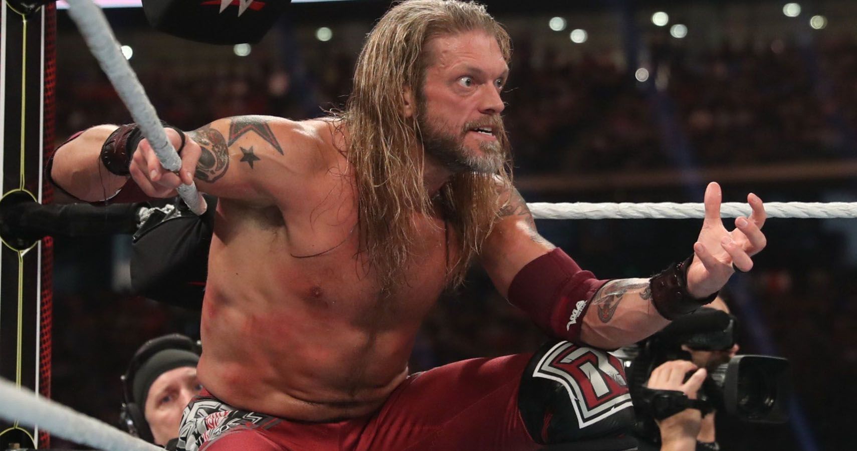 5 WWE Superstars With Iconic Finishers (& 5 Wrestlers Who Did It Better)