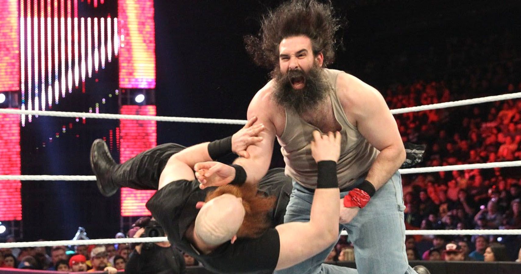 5 WWE Superstars With Iconic Finishers (& 5 Wrestlers Who Did It Better)