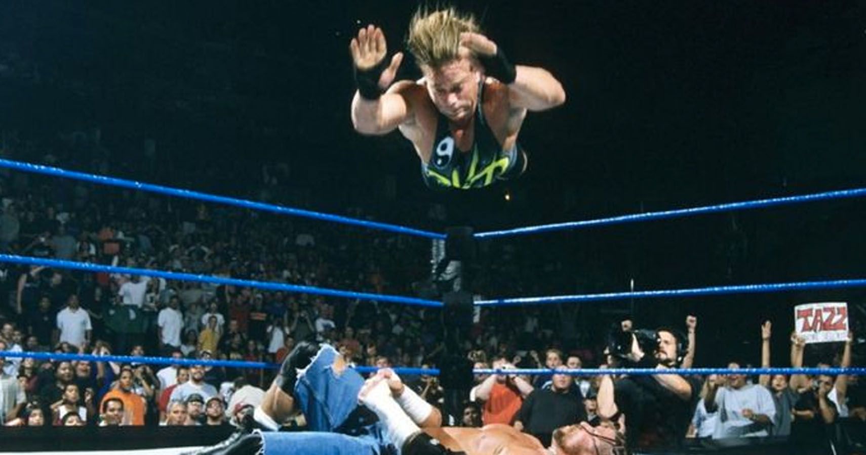 5 WWE Superstars With Iconic Finishers (& 5 Wrestlers Who Did It Better)