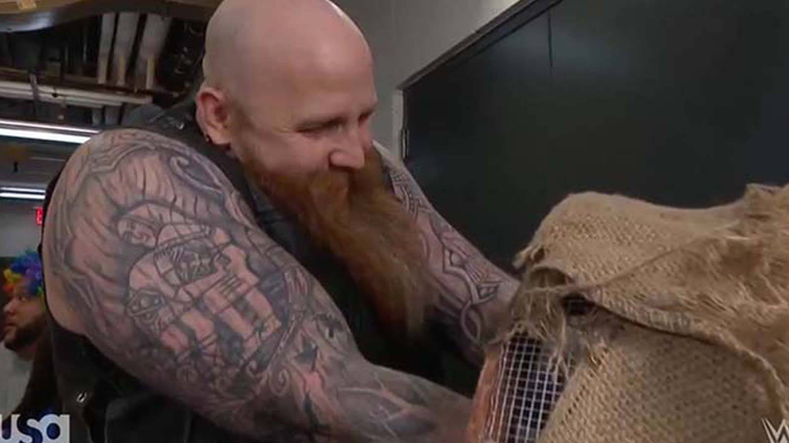 Erick Rowan Reveals What He Carried In His Cage Before The Spider Reveal