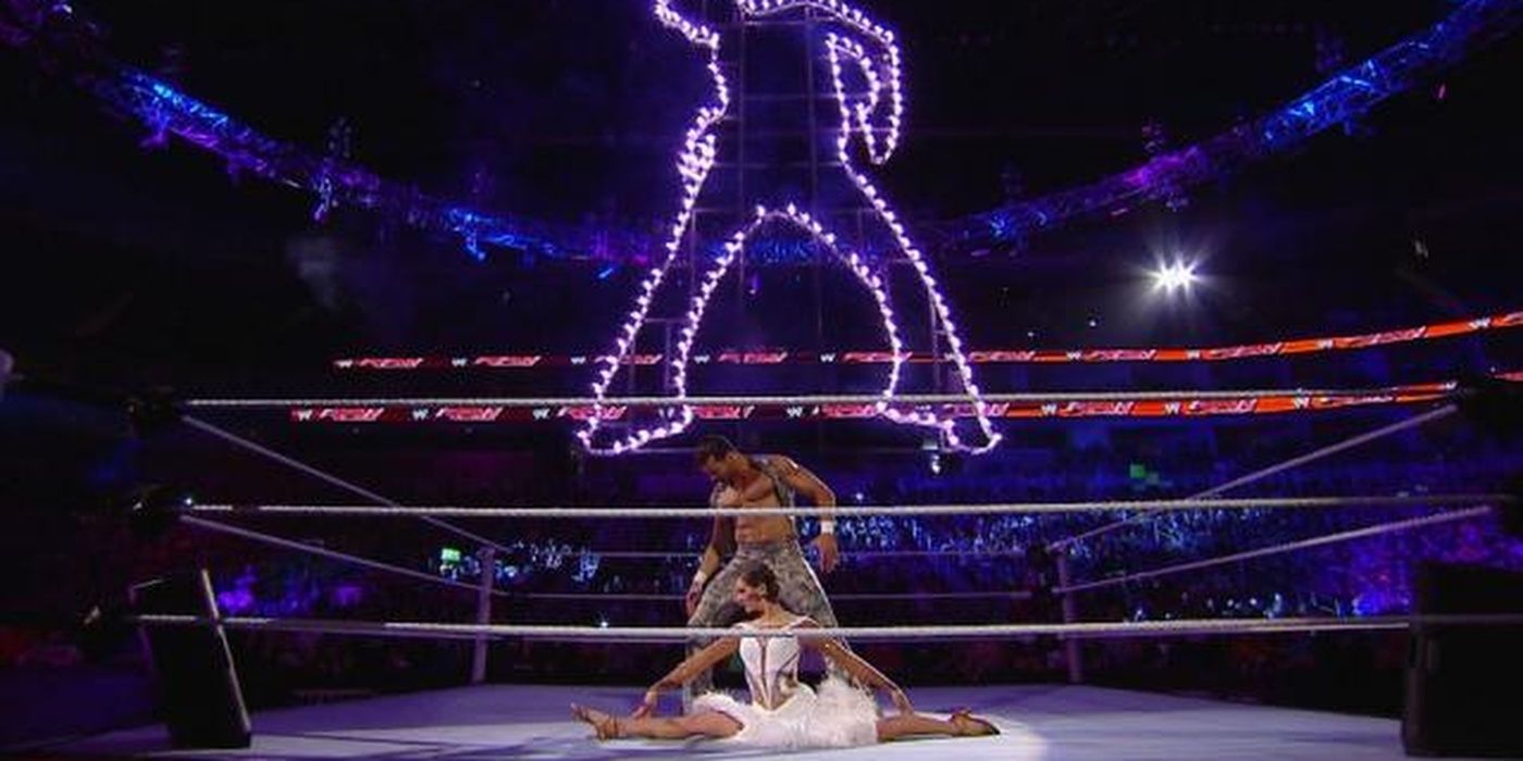 WWE: The 5 Most Legendary Entrances Of All Time (& 5 Worst Are Just ...