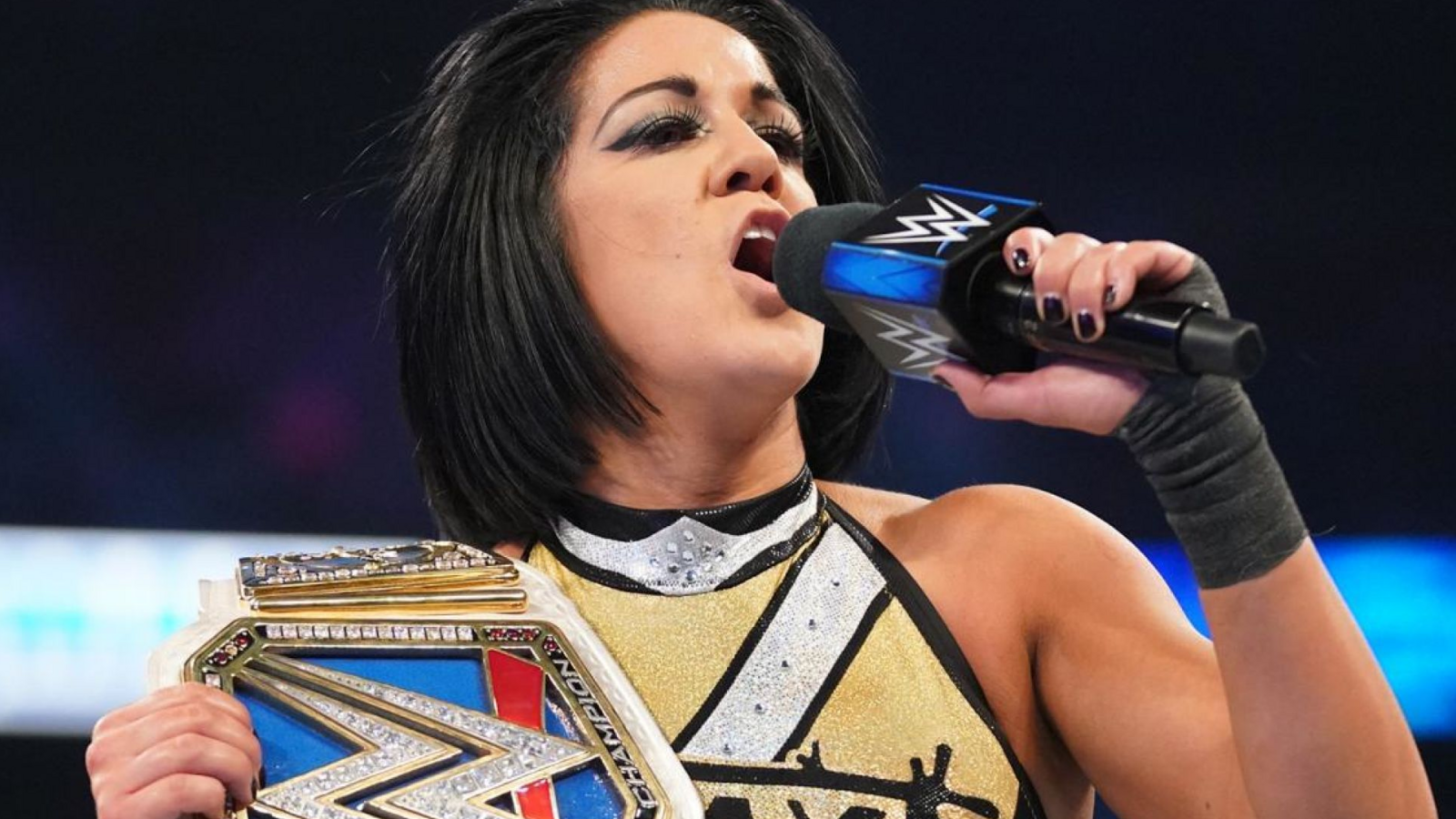 5 Times Fans Loved Bayley (& 5 Times They Couldn't Stand Her)