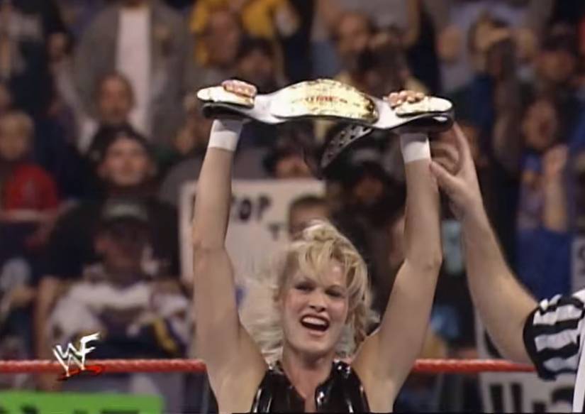 WWE: 5 Reasons Chyna Was The Biggest Female Star Of The 90s (& 5 Why It ...