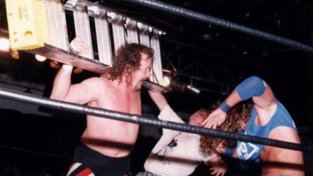 5 Ways ECW Was The Best Company Of The '90s (& 5 Ways It Was WCW)