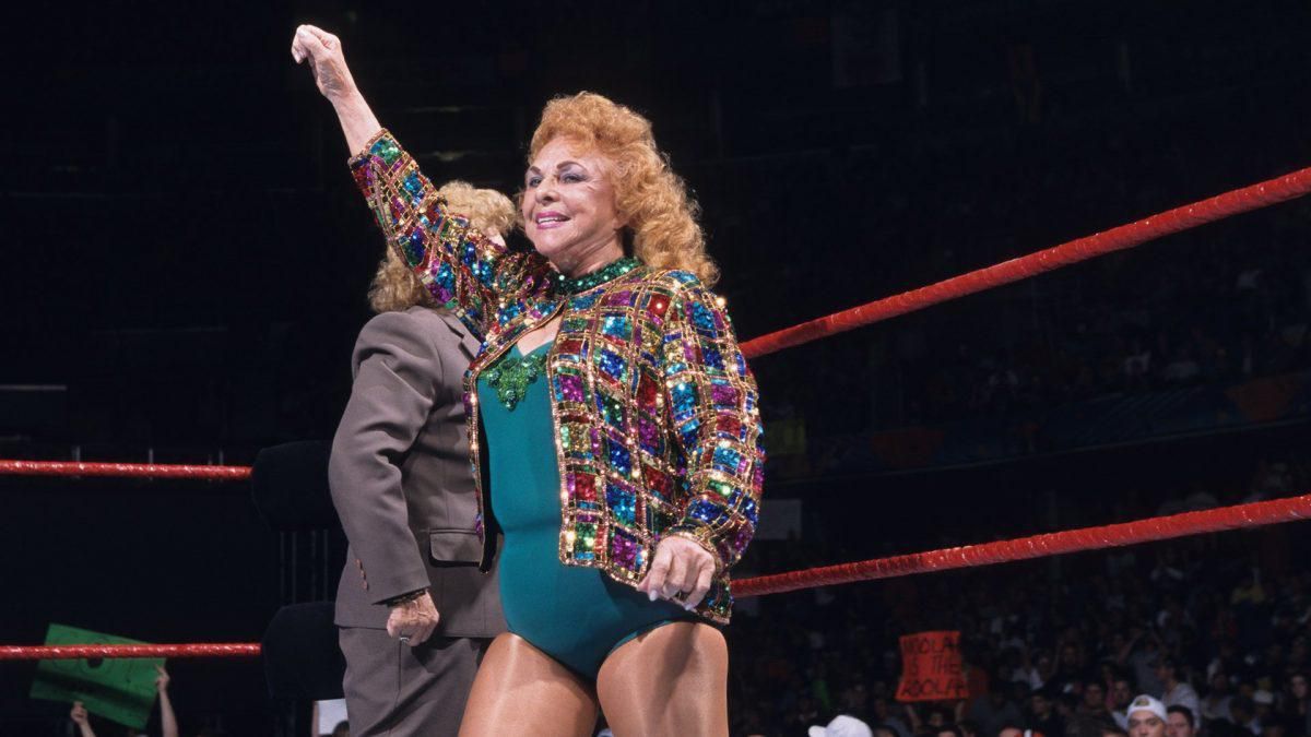 10 WWE Women's Champions Who Were Way Past Their Prime