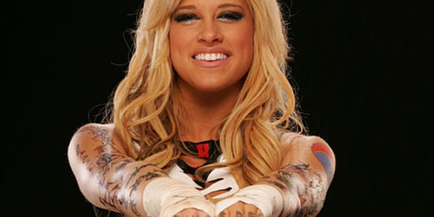 10 Times WWE Divas Wore Memorable Halloween Costumes