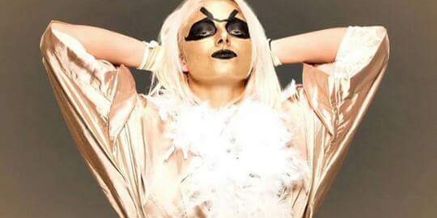 10 Times WWE Divas Wore Memorable Halloween Costumes