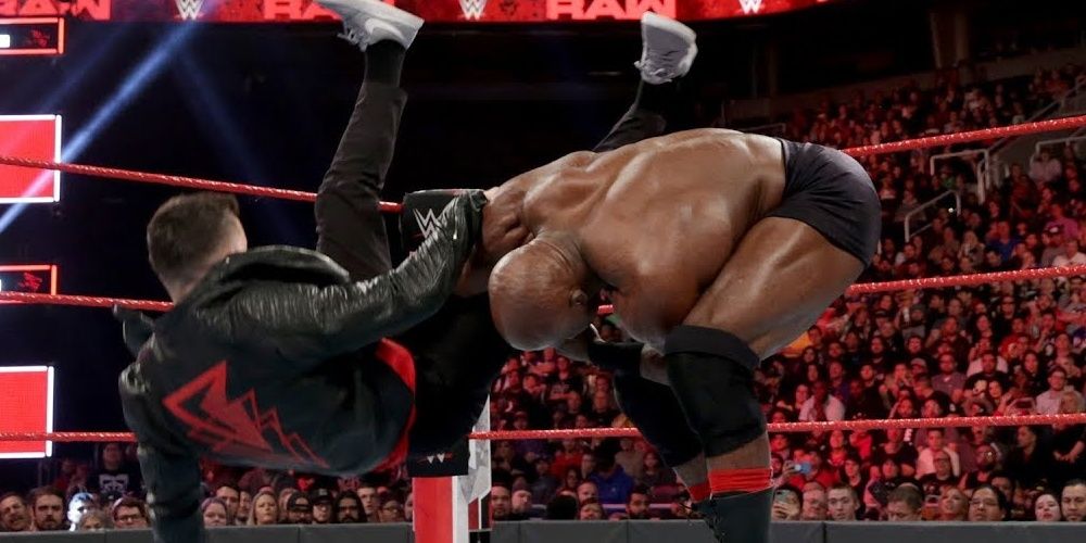 5 Wrestlers Who Use The Chokeslam To Success (& 5 Who Fail With It)