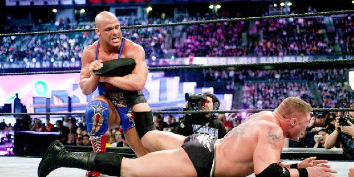 10 Wrestlers That Tried A New Finisher (& It Worked)