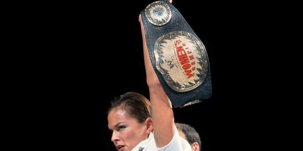 5 WWE Women's Title Reigns That Dragged On Too Long (& 5 That Ended Too ...