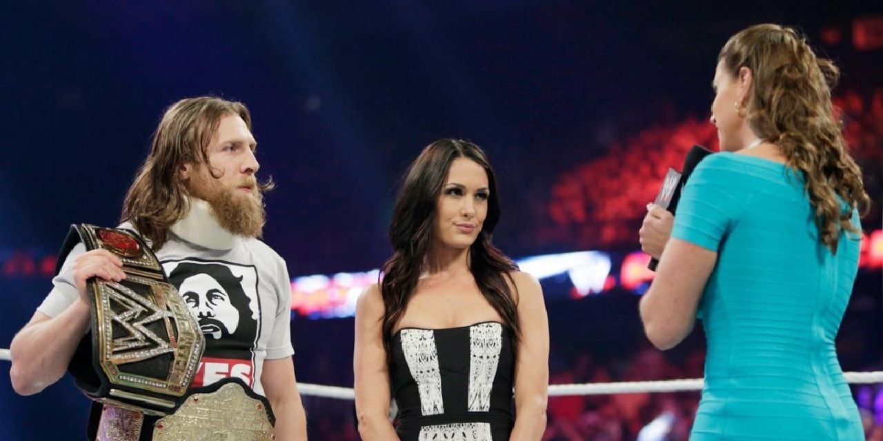 Stephanie McMahon: 5 Times The Fans Loved Her (& 5 Times They Hated Her)