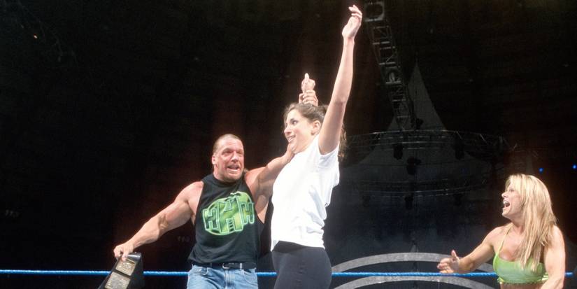 Stephanie McMahon: 5 Times The Fans Loved Her (& 5 Times They Hated Her)