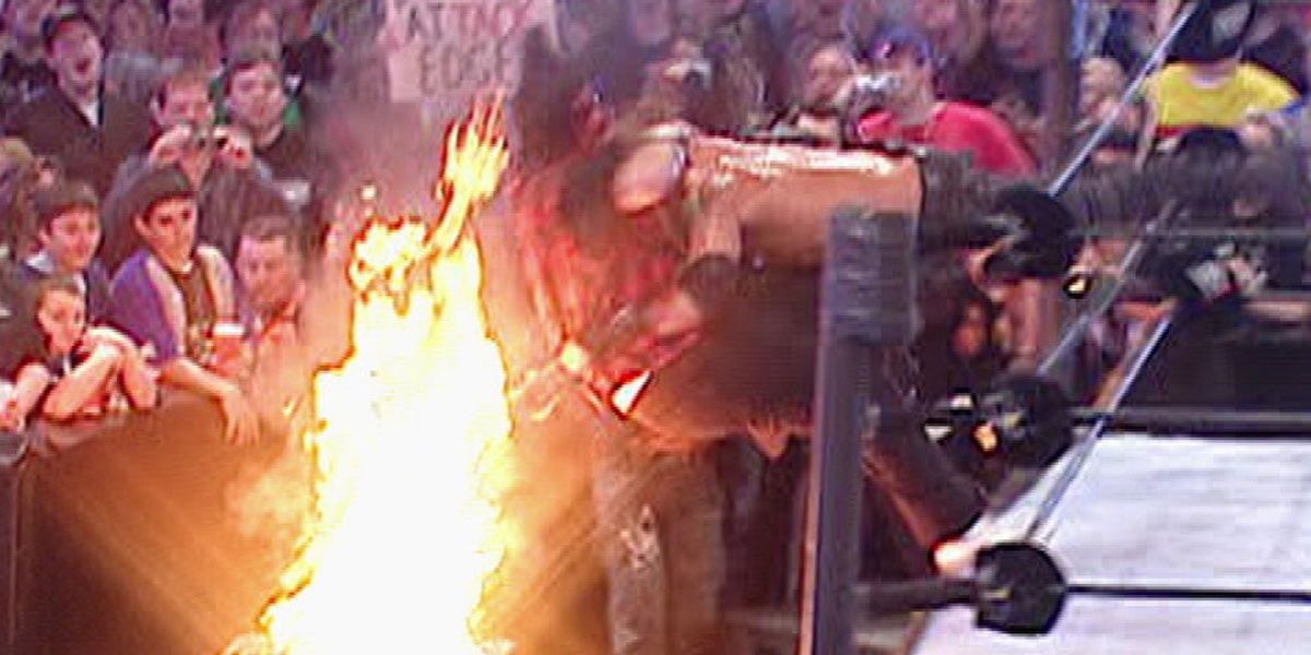 5 Best Times Wrestlers Used Fire (& 5 Worst)