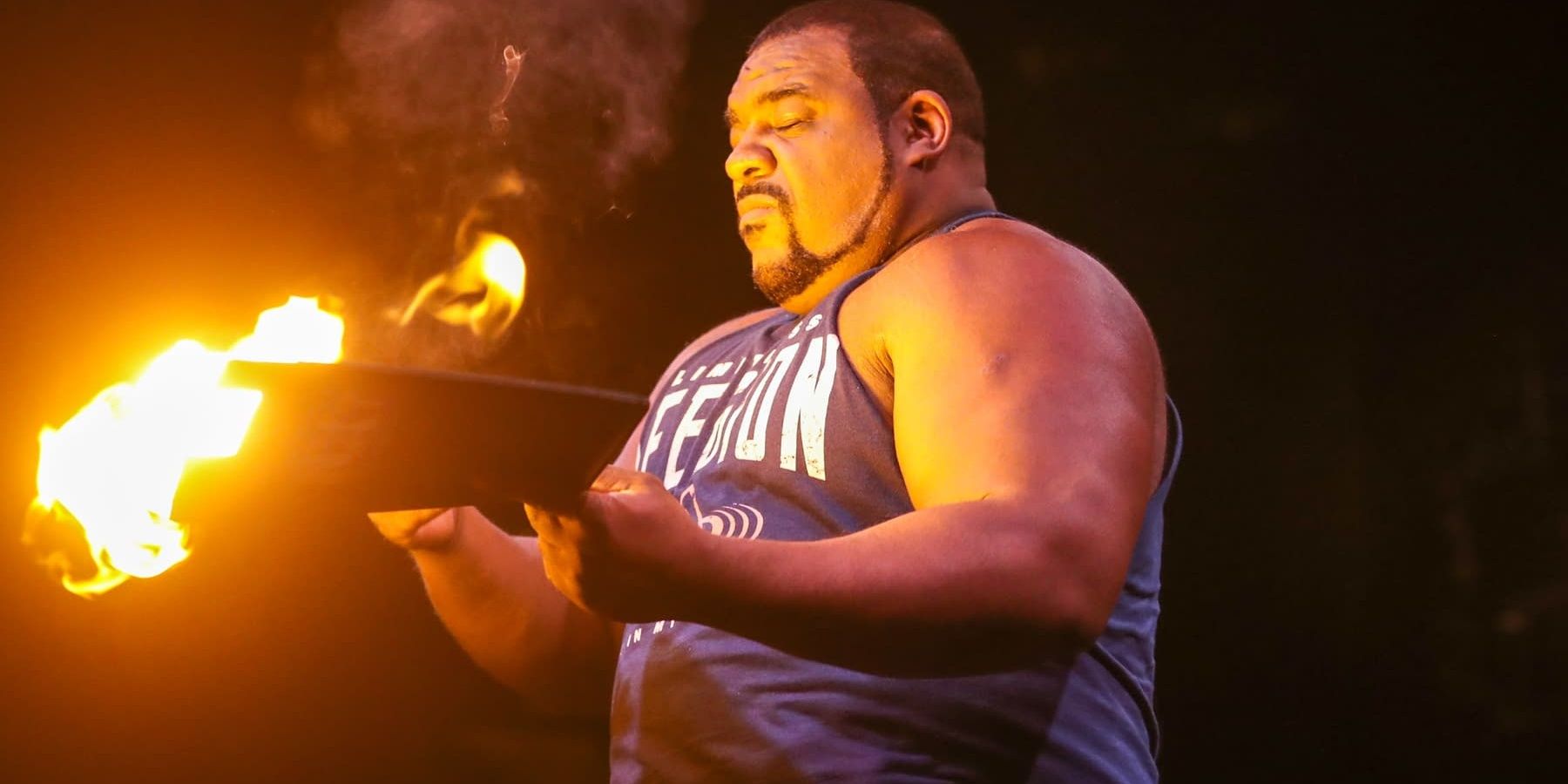5 Best Times Wrestlers Used Fire (& 5 Worst)