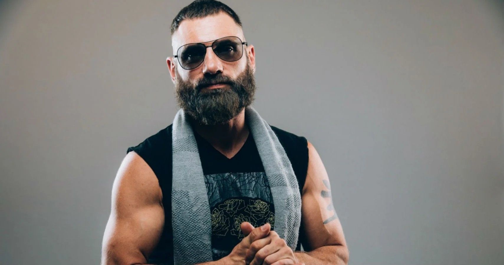 Austin Aries Urges Fans To "Drop Your Masks" During Meet And Greet