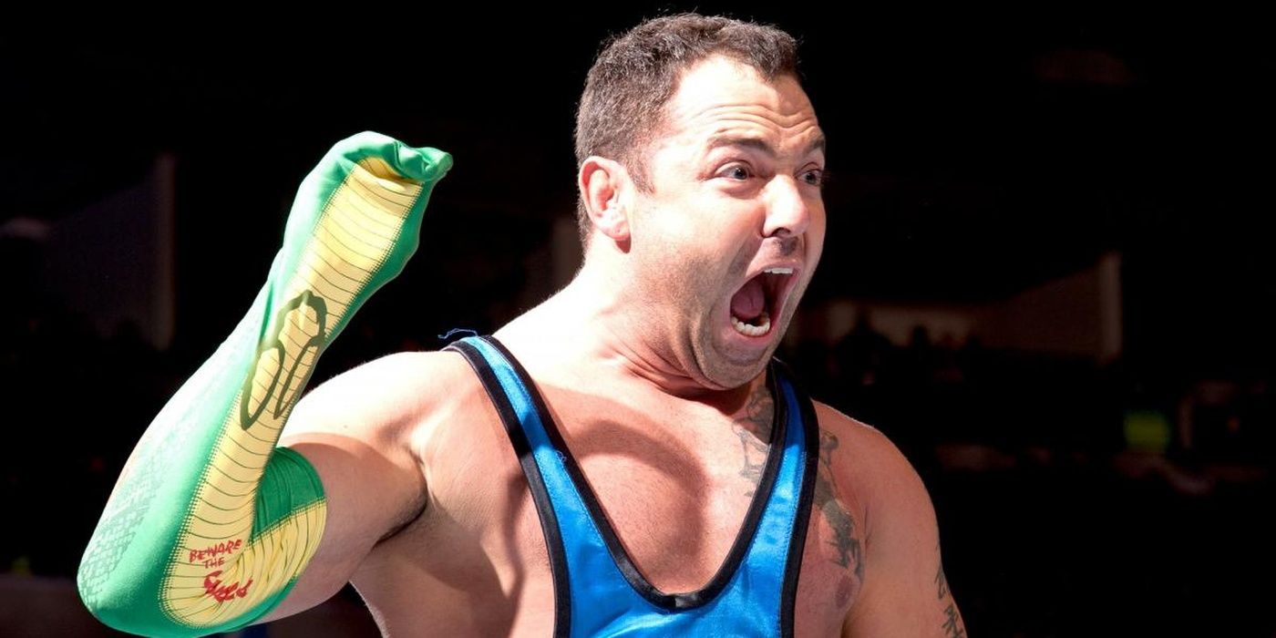 11 Funniest WWE Wrestlers Ever, Ranked