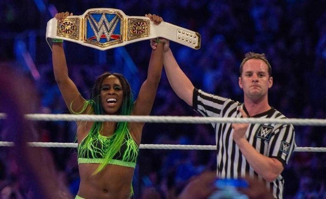 10 Backstage Stories About Naomi We Can't Believe