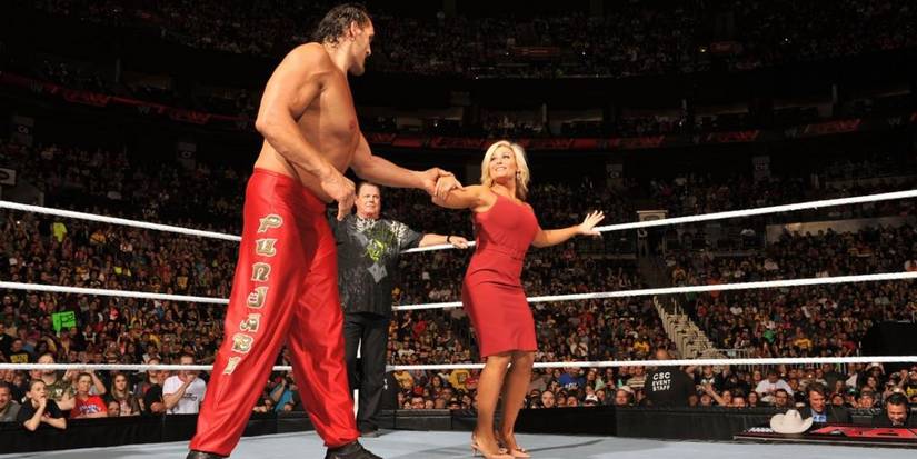 10 On-Screen Wrestling Couples That Should Have Never Happened