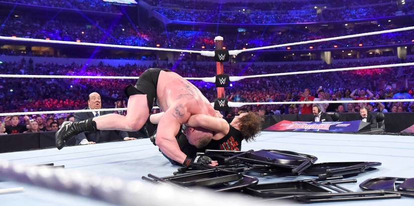 5 WWE World Champions Who Had Awesome Finishers (& 5 That Sucked)