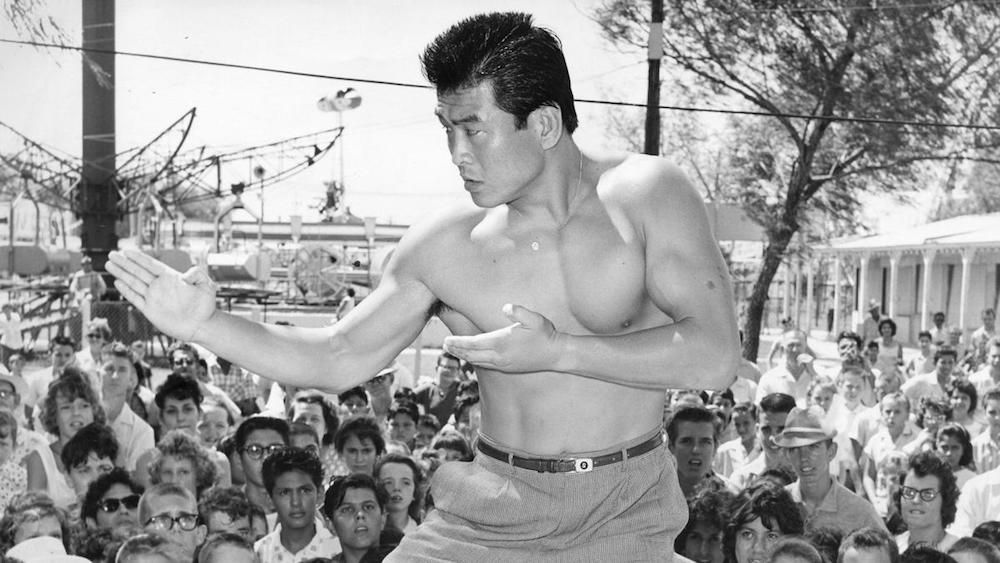 5 WWE Legends With Boring Looks (& 5 Who Were Over The Top)