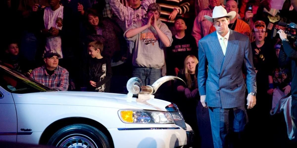 Shotzi Blackheart's Tank & 9 Other Awesome Props Used In Entrances