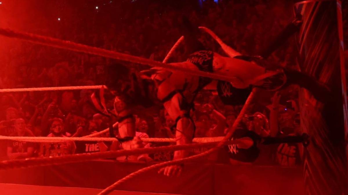 How The Rope Broke During Roman Reigns vs. Finn Balor At WWE Extreme ...