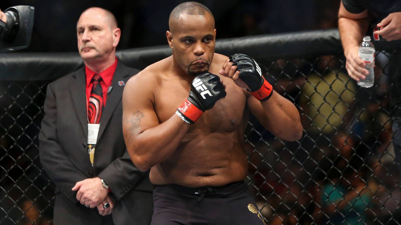 “Pereira’s a Liar”: Daniel Cormier Blasts Alex Pereira Over UFC Dispute ...