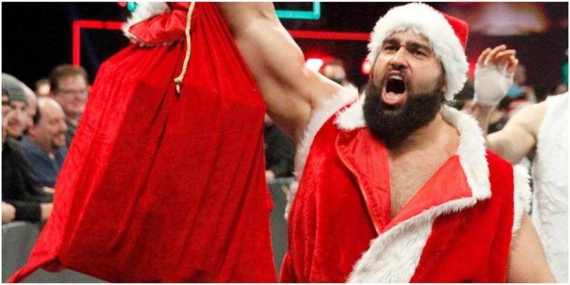 10 WWE Superstars Who Dressed As Santa Claus
