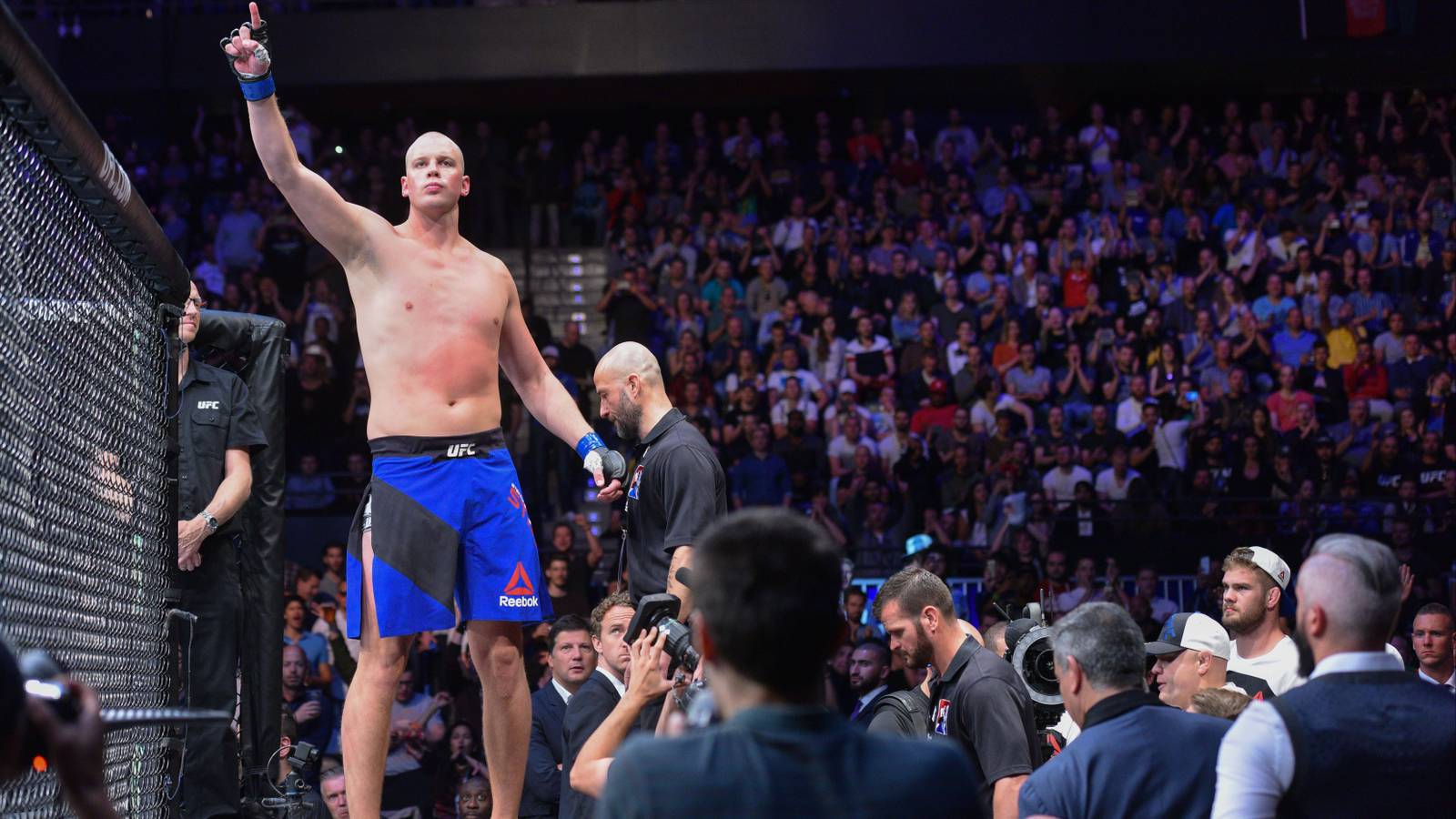 10 Tallest UFC Fighters Of All Time, Ranked By Height