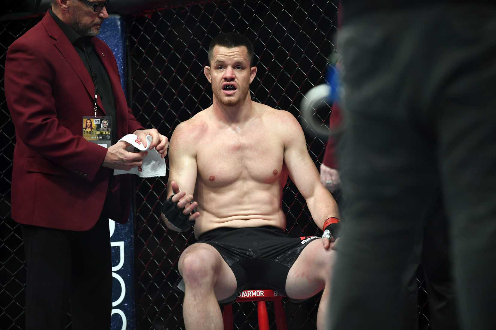 10 UFC Fighters Who Shockingly Quit On The Stool Between Rounds