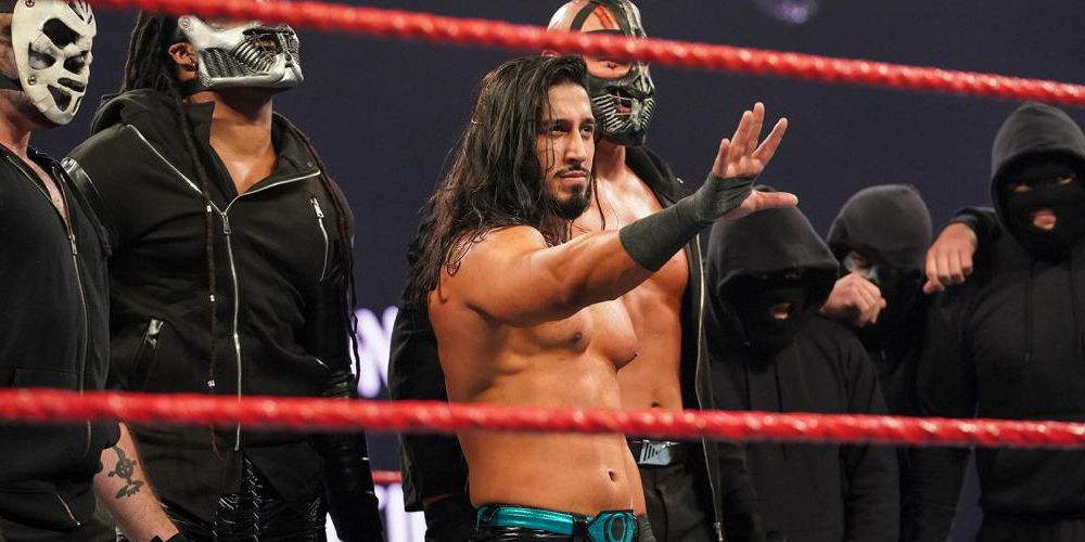 10 Things About These WWE Stables That Made No Sense