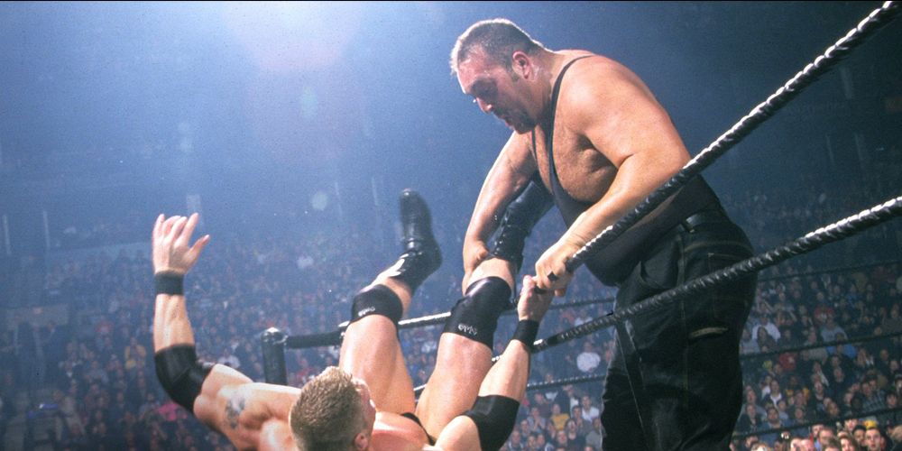 7 WWE Wrestlers With Bad Physiques That Vince McMahon Surprisingly Pushed
