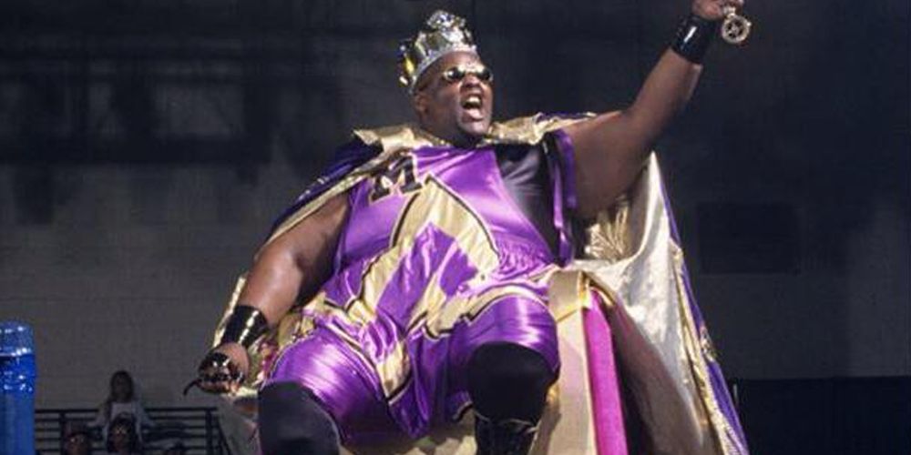 7 WWE Wrestlers With Bad Physiques That Vince McMahon Surprisingly Pushed