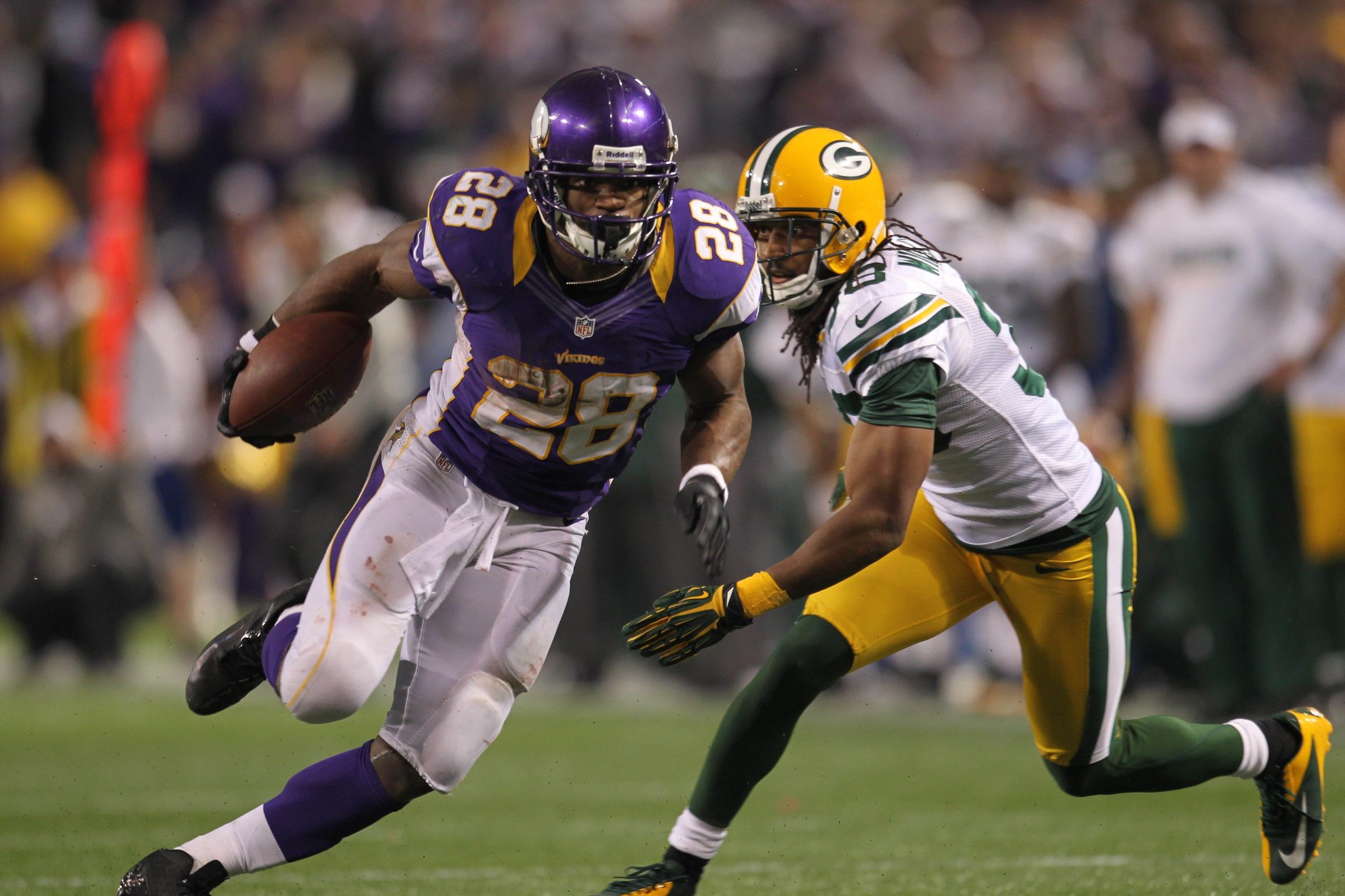 Every NFL Running Back With 2,000 Yards In A Single Season, Ranked