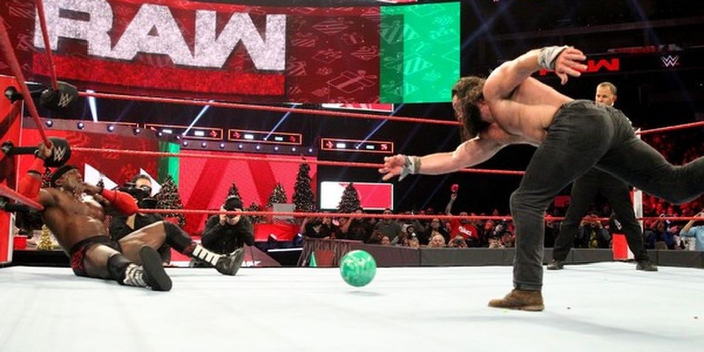 WWE Weapons That Were Gimmicked (And Real)