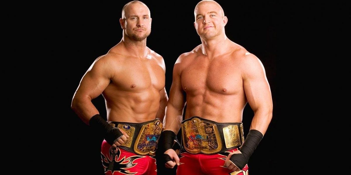 10 Times WWE Tried To Convince Fans Wrestlers Were Related (And We ...